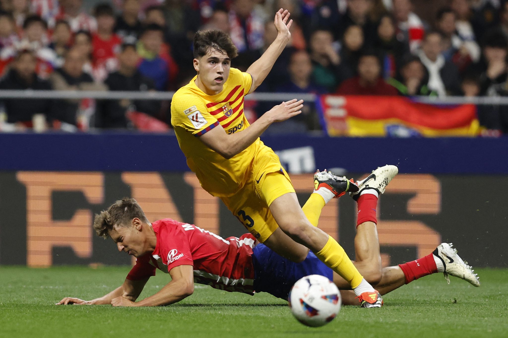 Teen Cubarsi extends Barca deal with 500 million euro release clause