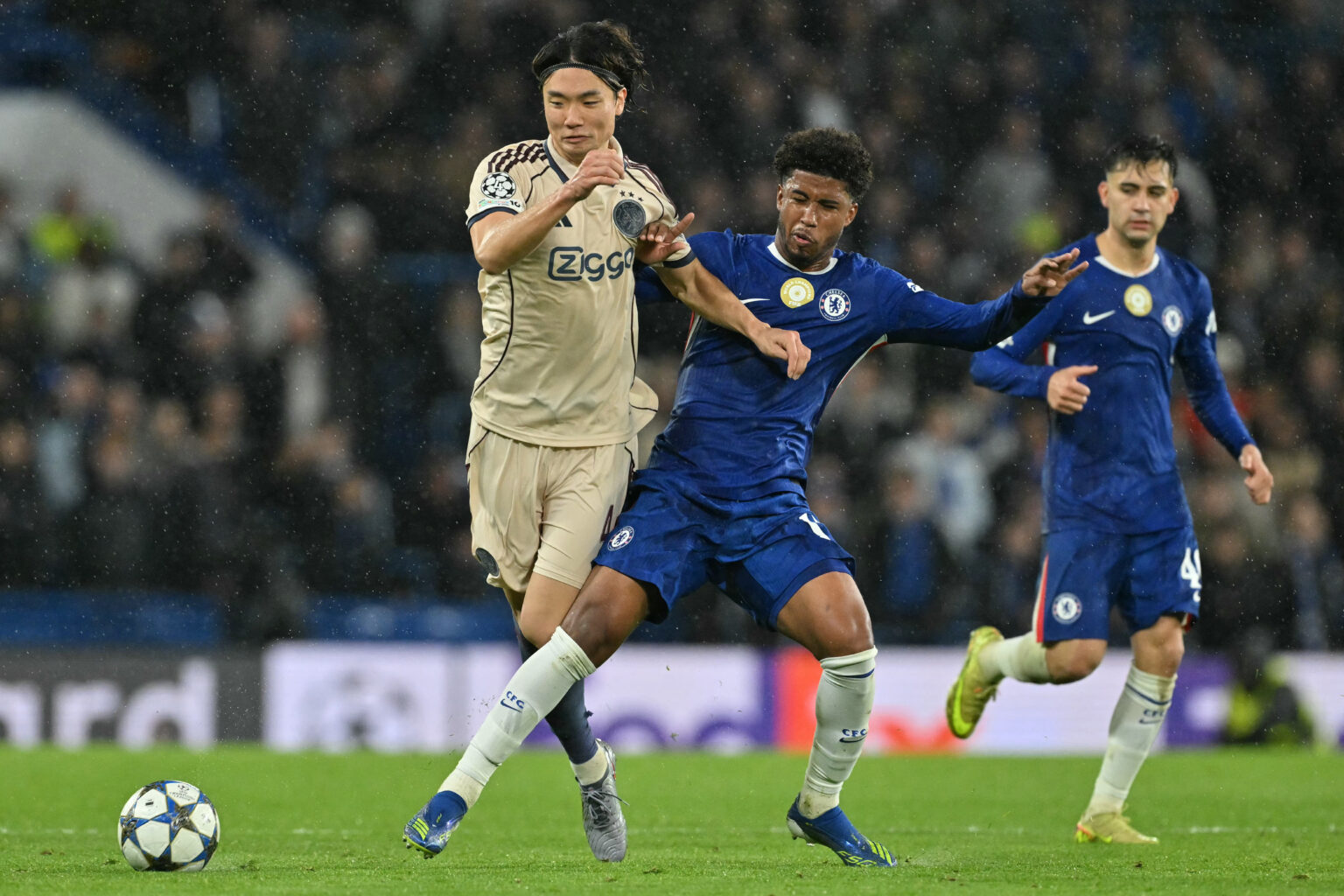 Chelsea hit 10-man Ajax for five